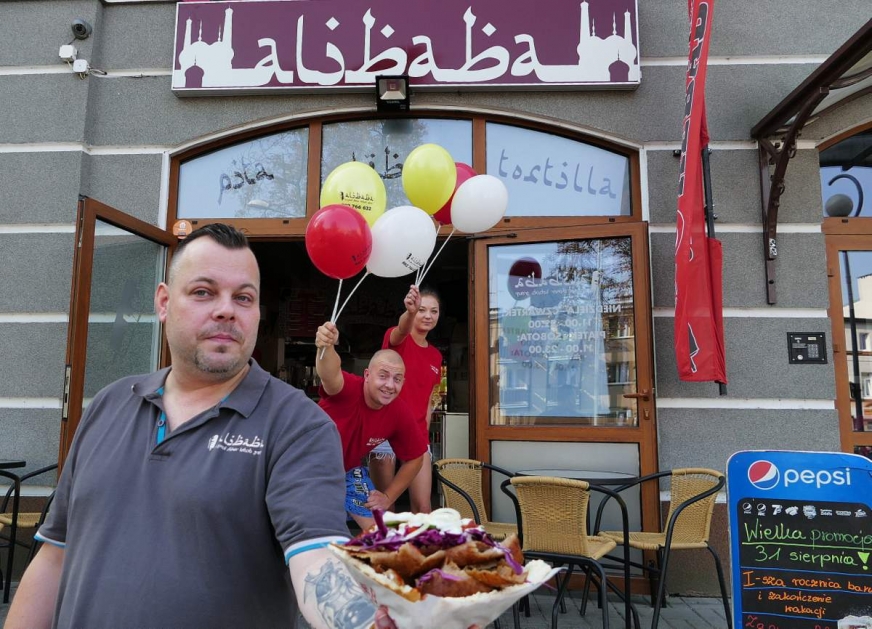 Miłośnicy kebsów! Urodziny świętuje Bar Alibaba w Iławie [PROMOCJE I ...